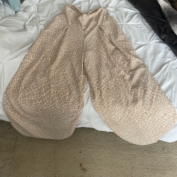 Forever 21 | Pants & Jumpsuits | Flowy Giraffe Print Pants | Poshmark